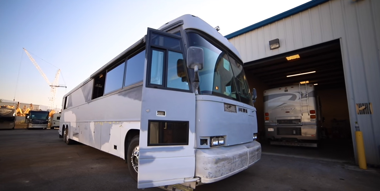 MCI Bus Conversion Remodel - Early Tour | Ep1 - Leisure Coachworks